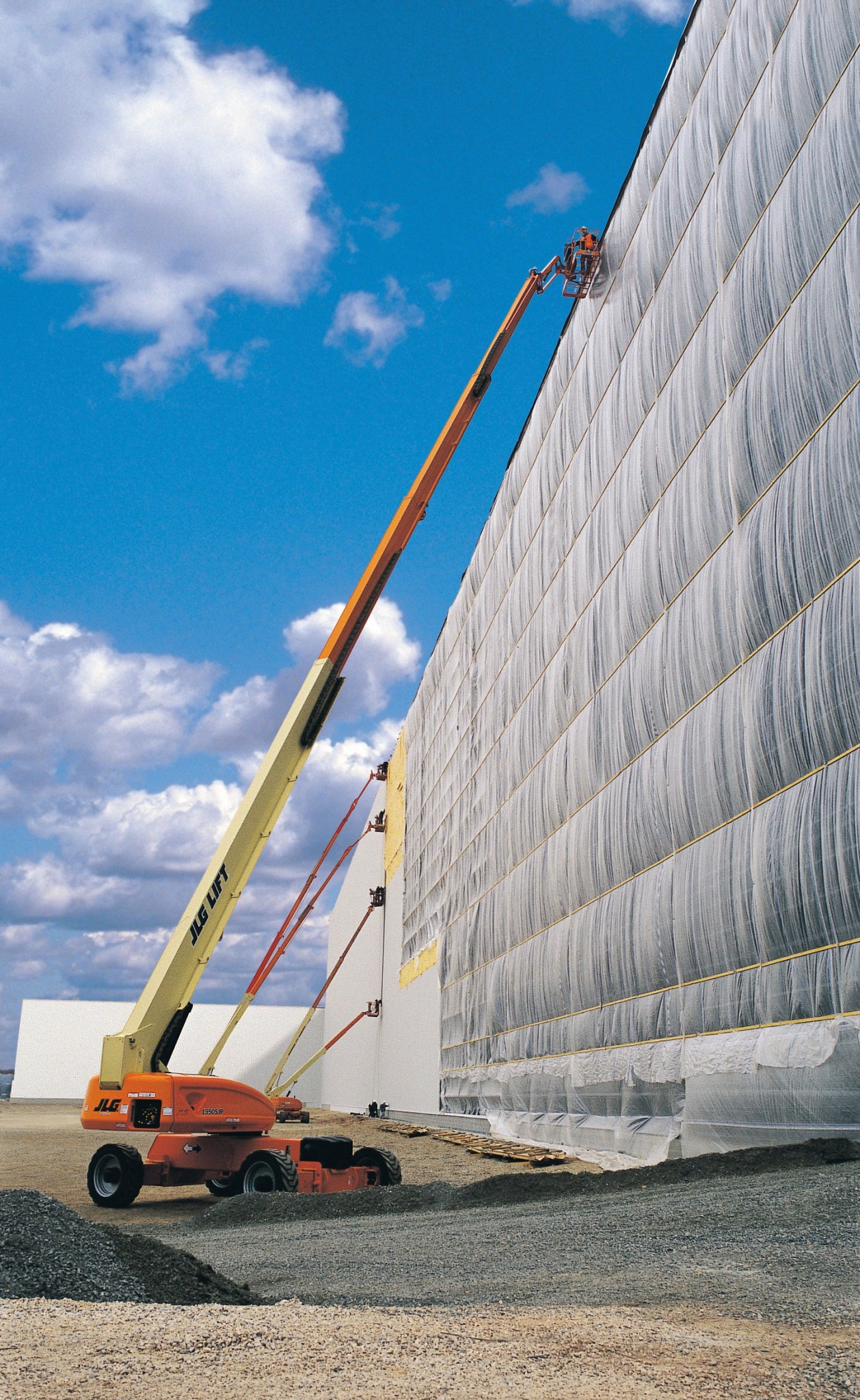 Choosing An Aerial Lift Thats Right for You - Coast to Coast Equipment